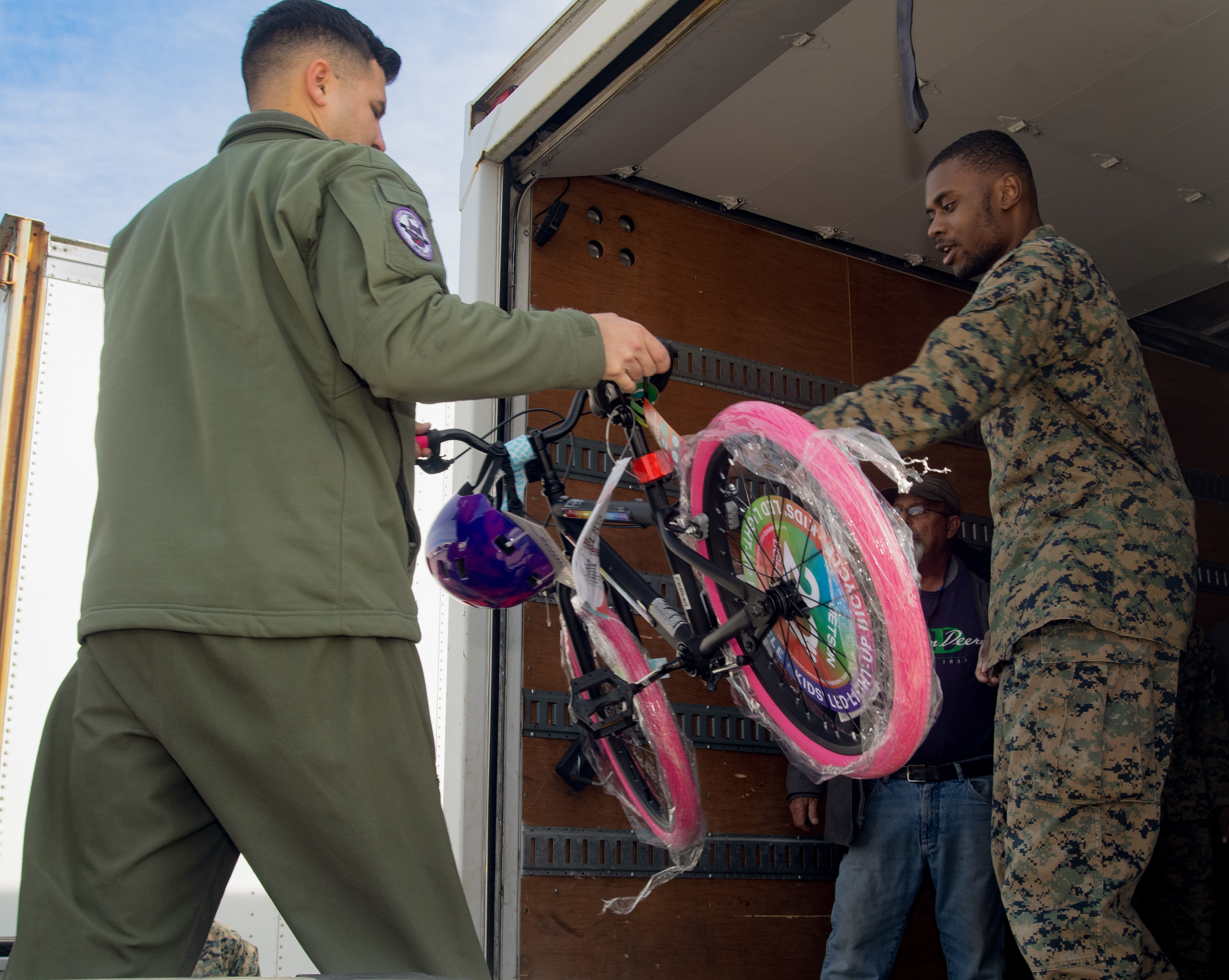 FRCE celebrates the season of giving with Toys for Tots | NAVAIR