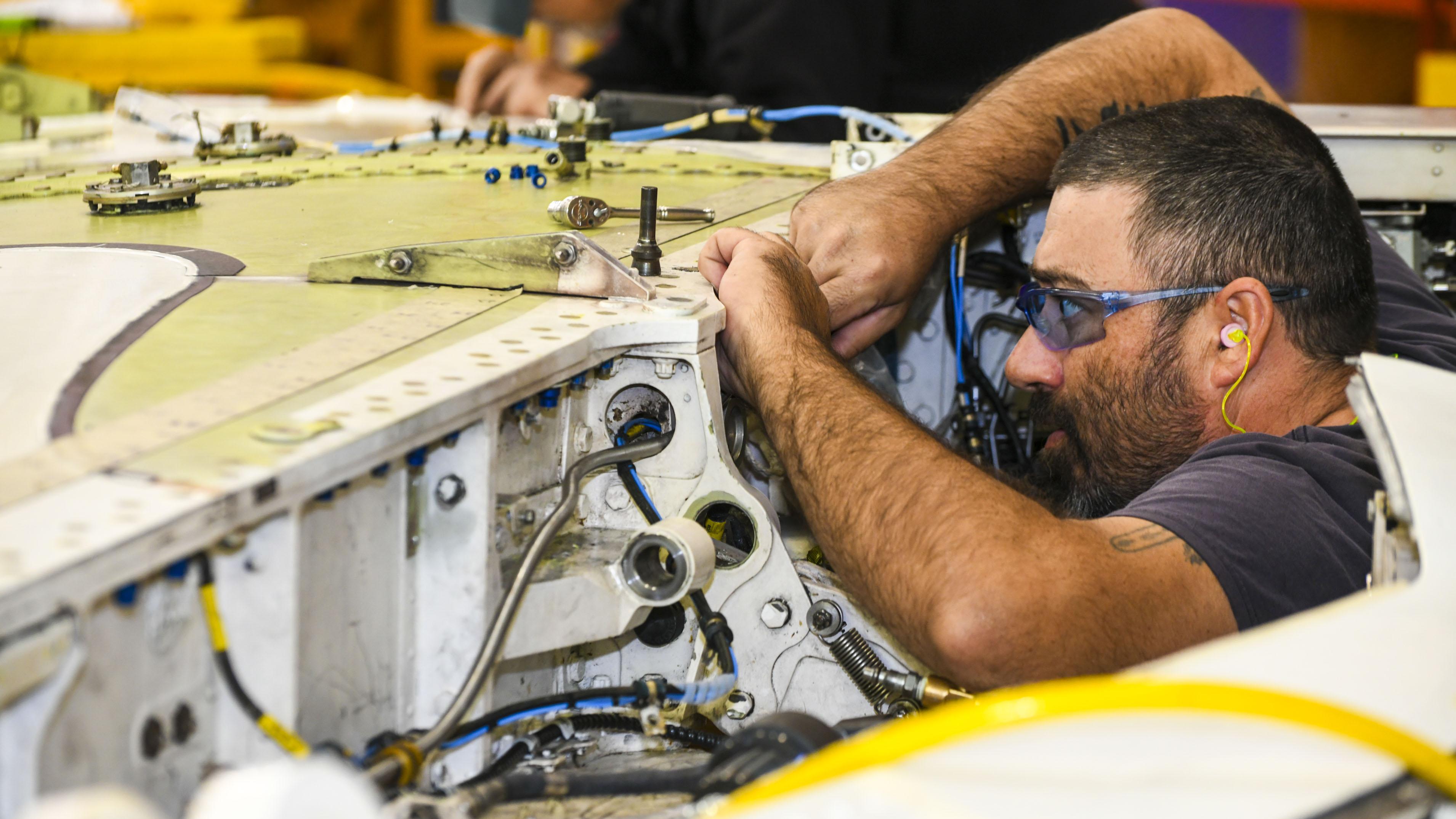 Fleet Readiness Center Southeast establishes new T-45 repair capability ...