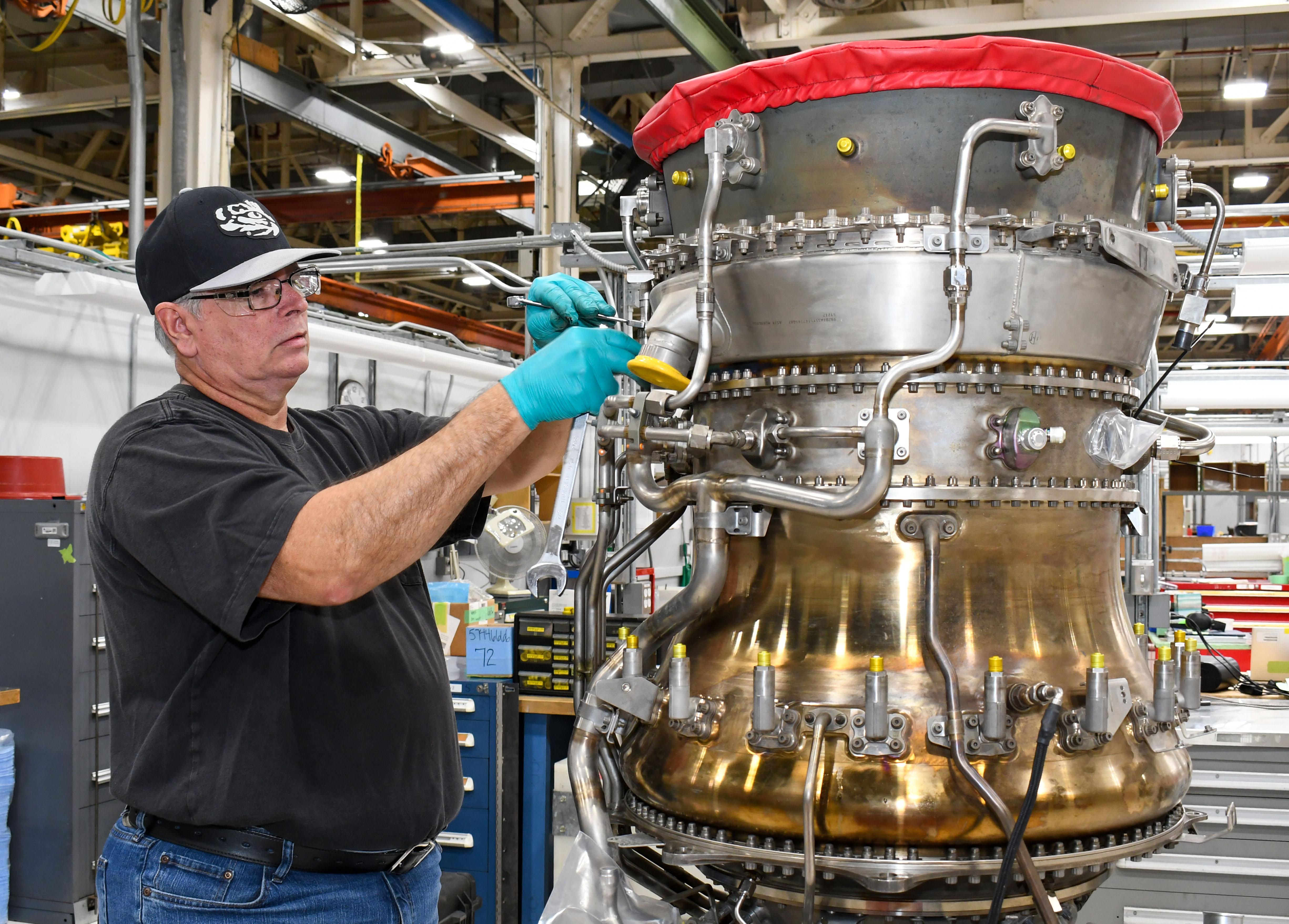 FRCE expands fleet support with first CH-53K engine induction | NAVAIR